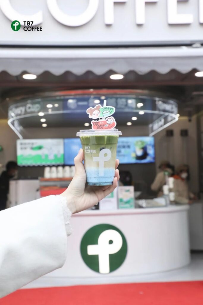 这咖啡你冲不冲？加盟让年轻人喊麦上头的精品咖啡品牌，T97来了！ - 品牌动态 % SFE上海国际连锁加盟展览会